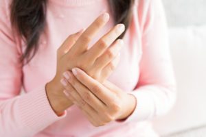 Doctor’s insights into causes of numbness in hands: Five tips to ...